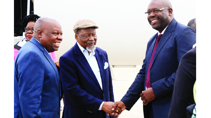 Chissano flies in for debt indaba - Zimbabwe Situation