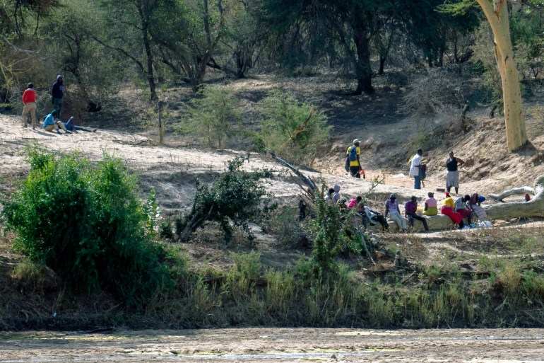 Anxious Zimbabwean migrants, smugglers watch South Africa’s election ...
